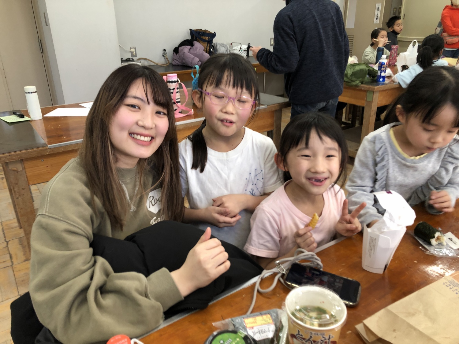 それから荷物をまたしょって発表会をしました